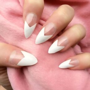 31 Short Pointy Nails Design and Trends in 2024