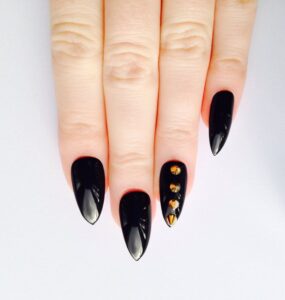 31 Short Pointy Nails Design and Trends in 2024